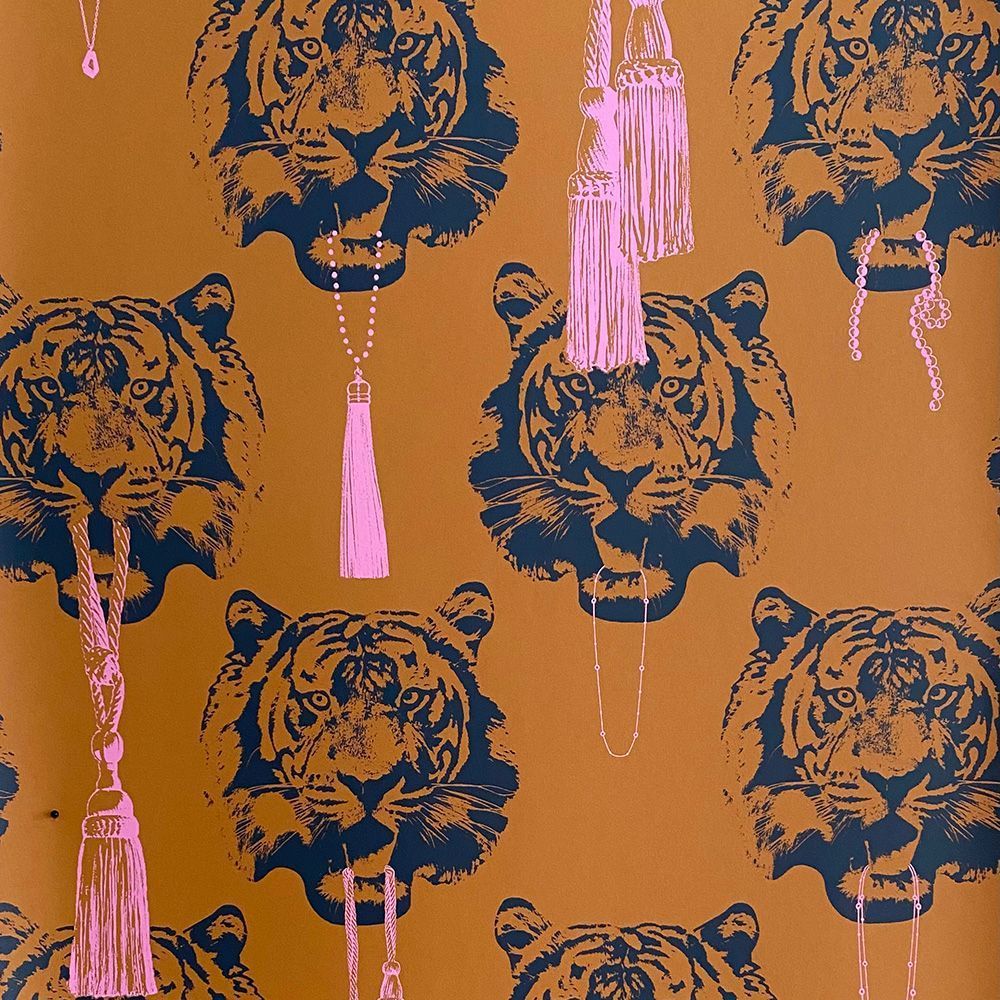 Tapetti Studio Lisa Bengtsson Coco Tiger, leopardi, sinappi
