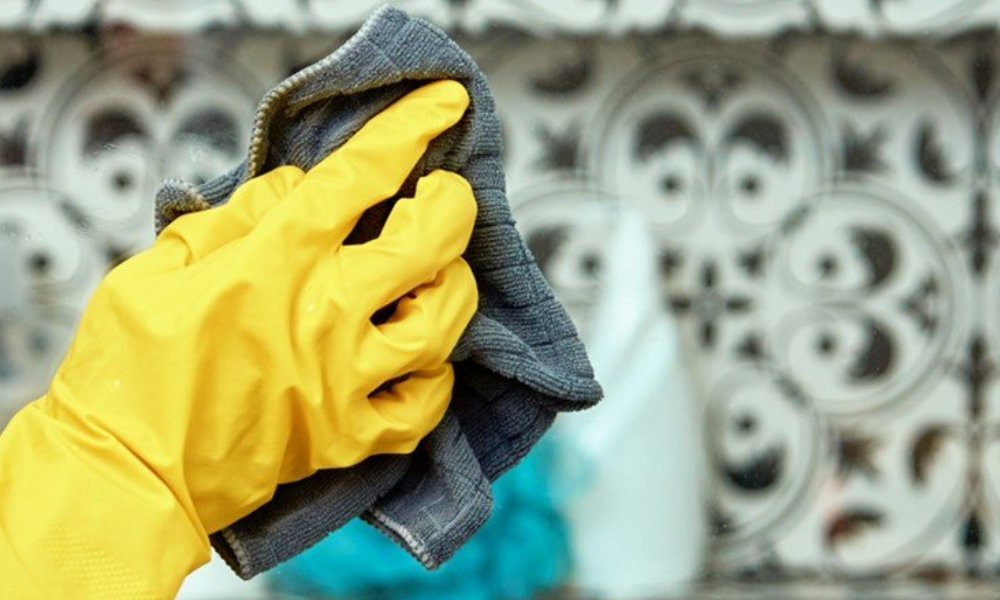 Suihkuseinän puhdistus: Poista kalkkisaostumat helposti | Netrauta.fi